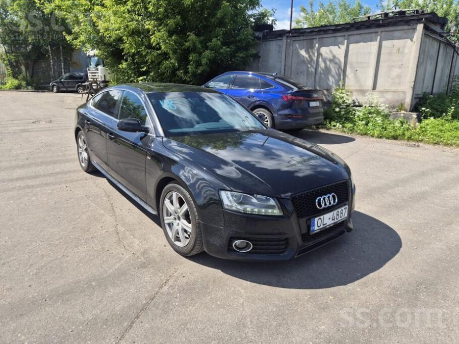 Black Audi A5 2010 in Riga, with an engine capacity of 3.00 L and mileage of 309 thousand km for 8390 €, photo 3 on AUTOMOTO.COM.LV