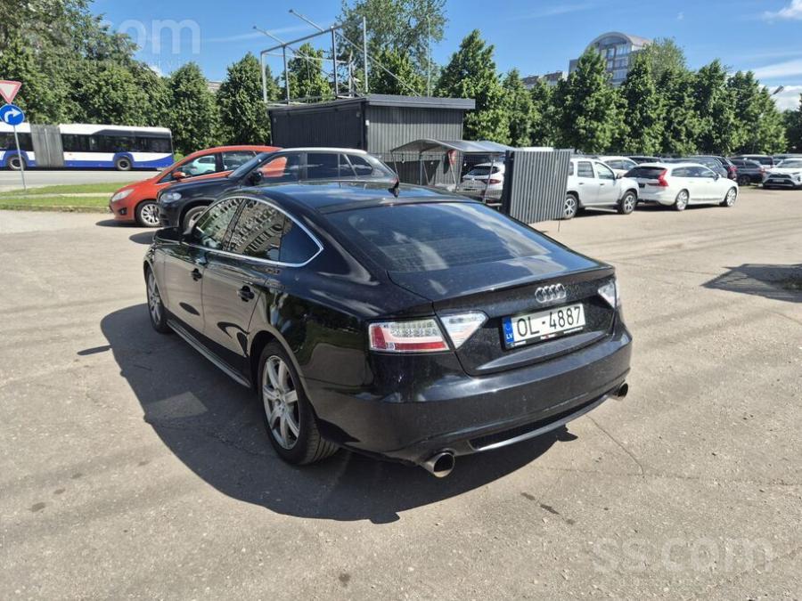 Black Audi A5 2010 in Riga, with an engine capacity of 3.00 L and mileage of 309 thousand km for 8390 €, photo 9 on AUTOMOTO.COM.LV