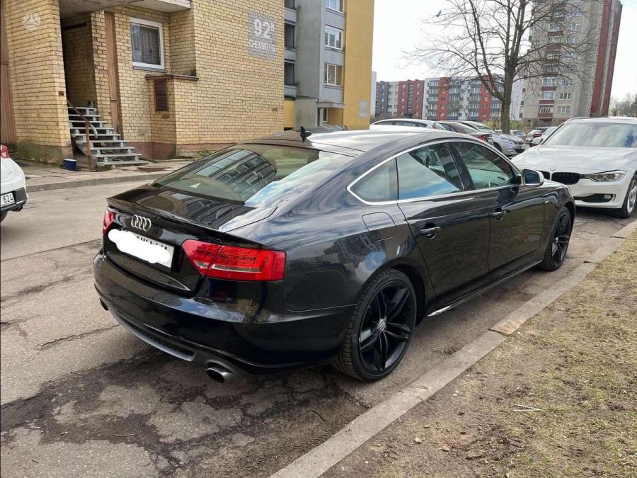 Black Audi A5 2010 in Jonava, with an engine capacity of 1.98 L and mileage of 300 thousand km for 4500 €, photo 3 on AUTOMOTO.COM.LV