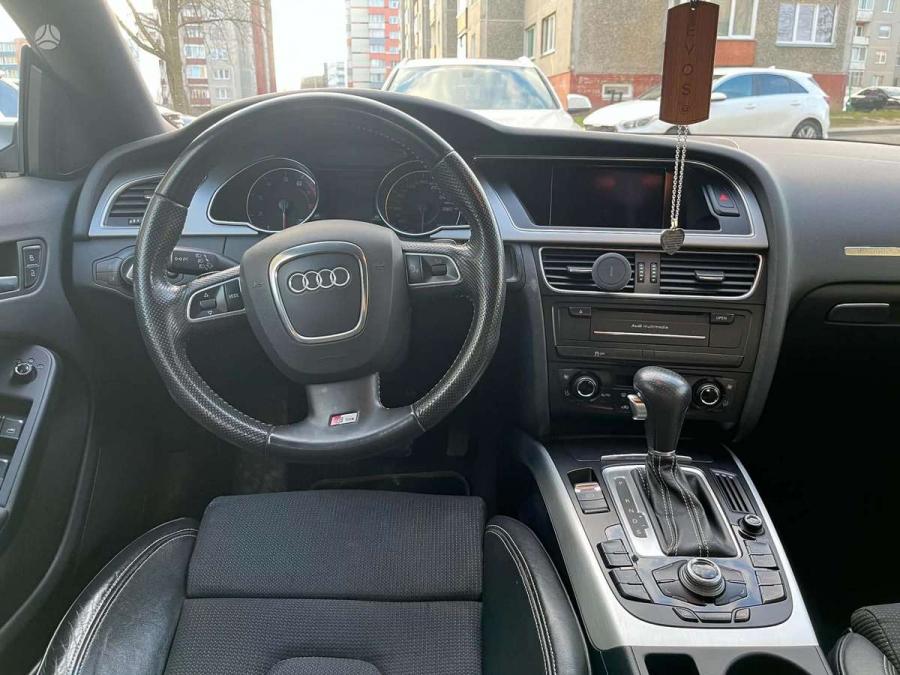 Black Audi A5 2010 in Jonava, with an engine capacity of 1.98 L and mileage of 300 thousand km for 4500 €, photo 6 on AUTOMOTO.COM.LV