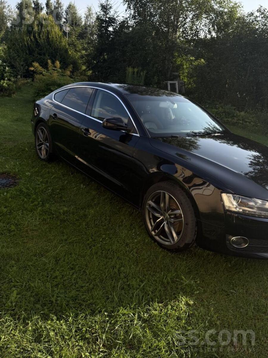 Black Audi A5 2010 in Riga, with an engine capacity of 3.00 L and mileage of 276 thousand km for 8500 €, photo 4 on AUTOMOTO.COM.LV