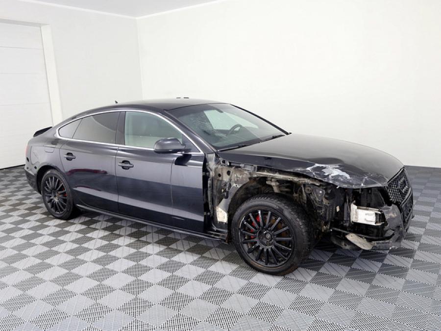 Black Audi A5 2011 in Tallinn, with an engine capacity of 3.00 L and mileage of 451 thousand km for 2299 €, photo 1 on AUTOMOTO.COM.LV