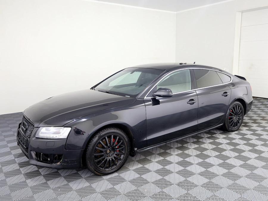 Black Audi A5 2011 in Tallinn, with an engine capacity of 3.00 L and mileage of 451 thousand km for 2299 €, photo 3 on AUTOMOTO.COM.LV