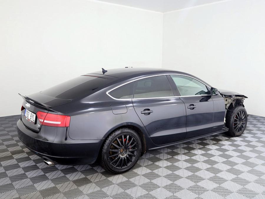 Black Audi A5 2011 in Tallinn, with an engine capacity of 3.00 L and mileage of 451 thousand km for 2299 €, photo 4 on AUTOMOTO.COM.LV