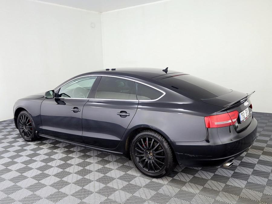 Black Audi A5 2011 in Tallinn, with an engine capacity of 3.00 L and mileage of 451 thousand km for 2299 €, photo 14 on AUTOMOTO.COM.LV