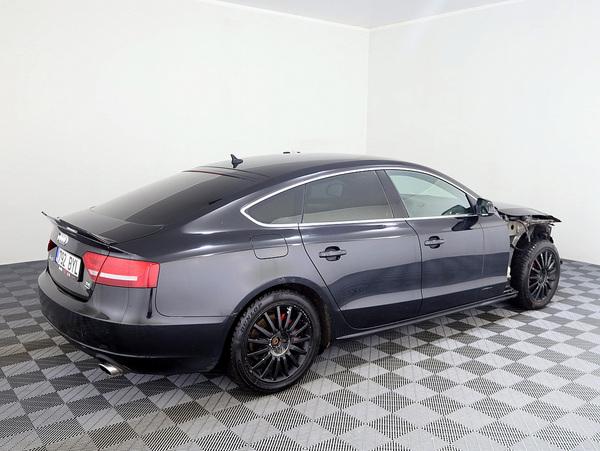 Black Audi A5 2011 in Tallinn, with an engine capacity of 3.00 L and mileage of 451 thousand km for 2299 €, photo 4 on AUTOMOTO.COM.LV