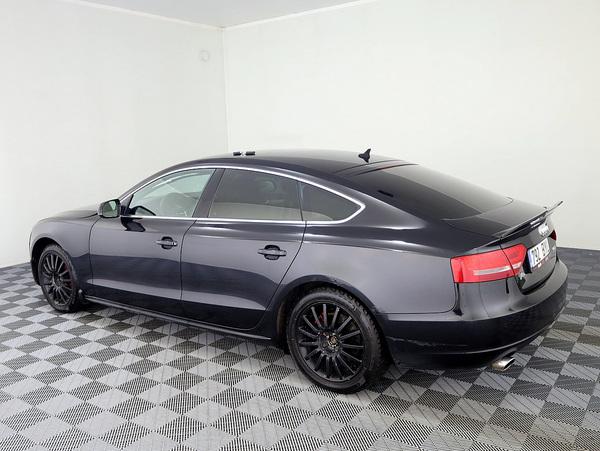 Black Audi A5 2011 in Tallinn, with an engine capacity of 3.00 L and mileage of 451 thousand km for 2299 €, photo 5 on AUTOMOTO.COM.LV