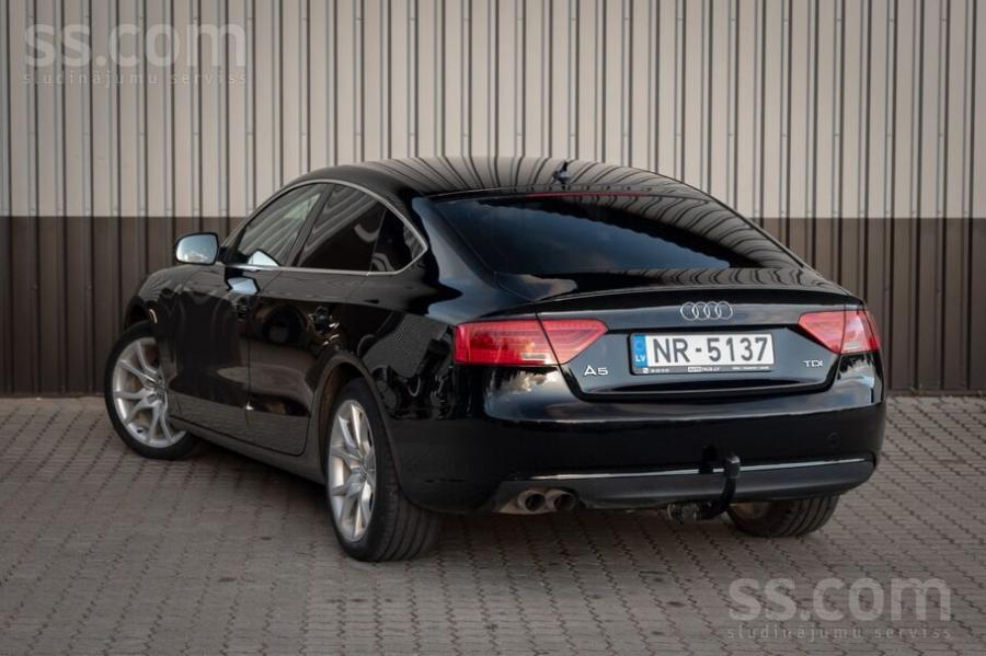 Melns Audi A5 2012 Talsi, ar dzinēja tilpumu 2.00 L un nobraukumu 267 tūkst. km par 9990 €, foto 4 vietnē AUTOMOTO.COM.LV