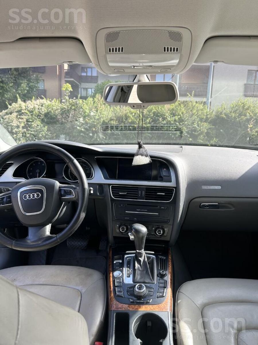 Black Audi A5 2009 in Riga, with an engine capacity of 2.00 L and mileage of 343 thousand km for 6250 €, photo 9 on AUTOMOTO.COM.LV