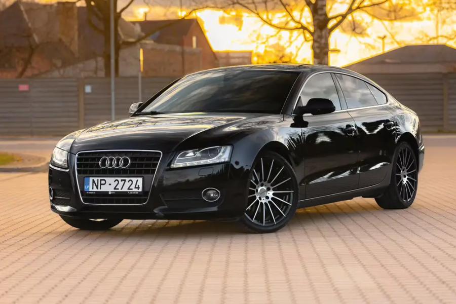 Black Audi A5 2009 in Jelgava, with an engine capacity of 2.70 L and mileage of 240 thousand km for 8900 €, photo 1 on AUTOMOTO.COM.LV