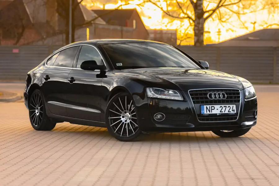 Black Audi A5 2009 in Jelgava, with an engine capacity of 2.70 L and mileage of 240 thousand km for 8900 €, photo 3 on AUTOMOTO.COM.LV