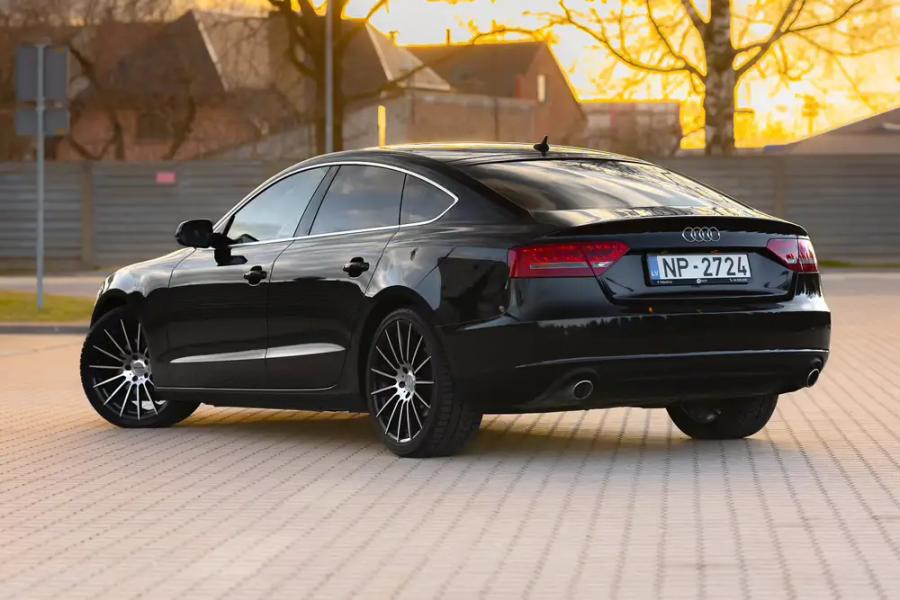 Black Audi A5 2009 in Jelgava, with an engine capacity of 2.70 L and mileage of 240 thousand km for 8900 €, photo 5 on AUTOMOTO.COM.LV