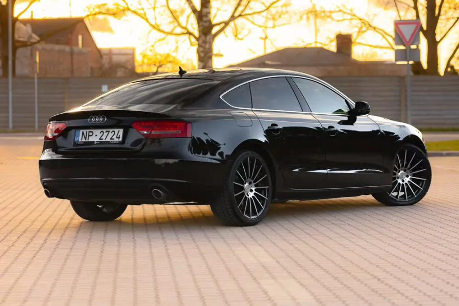 Black Audi A5 2009 in Jelgava, with an engine capacity of 2.70 L and mileage of 240 thousand km for 8900 €, photo 6 on AUTOMOTO.COM.LV