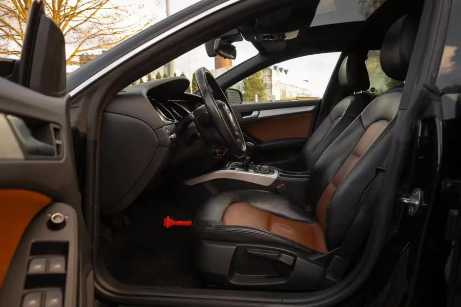 Black Audi A5 2009 in Jelgava, with an engine capacity of 2.70 L and mileage of 240 thousand km for 8900 €, photo 9 on AUTOMOTO.COM.LV