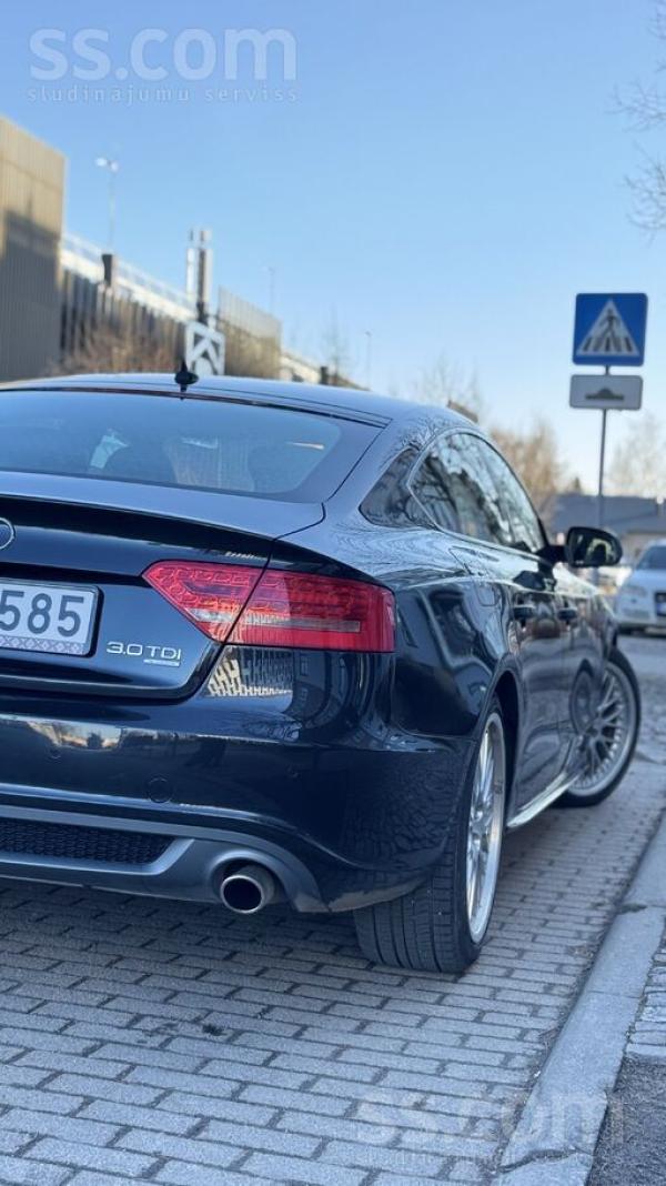 Black Audi A5 2010 in Riga, with an engine capacity of 3.00 L and mileage of 327 thousand km for 7700 €, photo 7 on AUTOMOTO.COM.LV