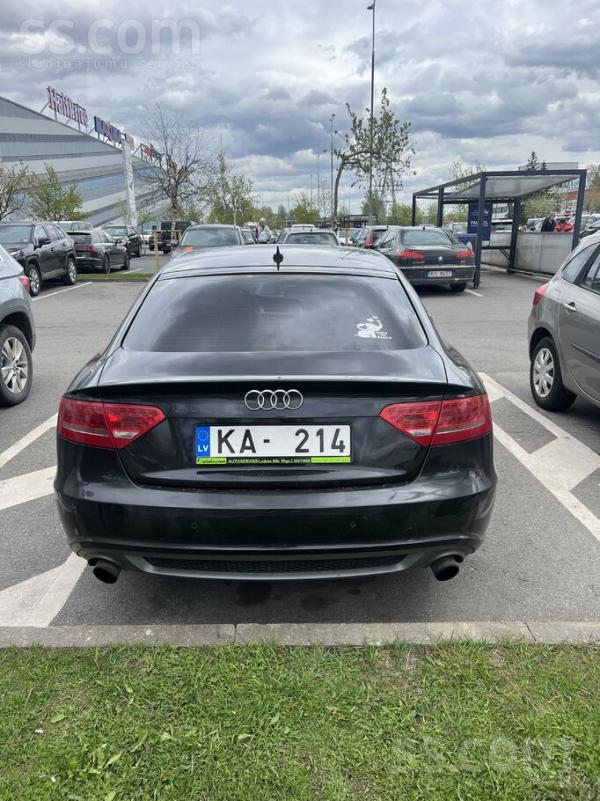 Black Audi A5 2010 in Riga, with an engine capacity of 2.00 L and mileage of 284 thousand km for 8700 €, photo 4 on AUTOMOTO.COM.LV