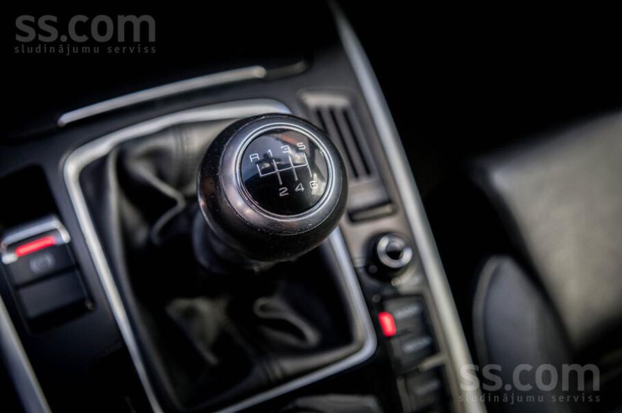 Black Audi A5 2010 in Riga, with an engine capacity of 2.00 L and mileage of 413 thousand km for 6990 €, photo 15 on AUTOMOTO.COM.LV