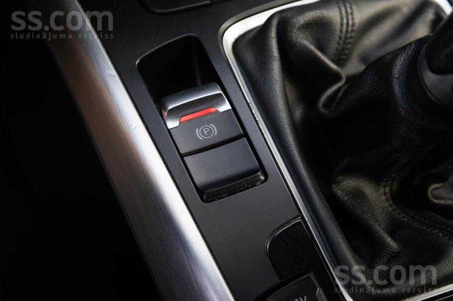 Black Audi A5 2010 in Riga, with an engine capacity of 2.00 L and mileage of 413 thousand km for 6990 €, photo 16 on AUTOMOTO.COM.LV
