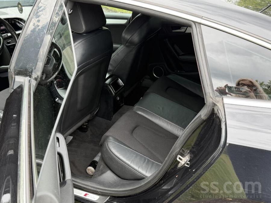 Melns Audi A5 2010 Rīga, ar dzinēja tilpumu 2.70 L un nobraukumu 43 tūkst. km par 9990 €, foto 5 vietnē AUTOMOTO.COM.LV