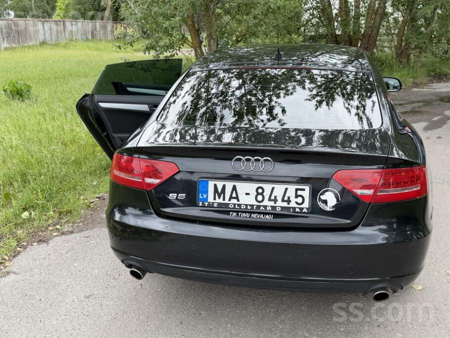 Melns Audi A5 2010 Rīga, ar dzinēja tilpumu 2.70 L un nobraukumu 43 tūkst. km par 9990 €, foto 10 vietnē AUTOMOTO.COM.LV