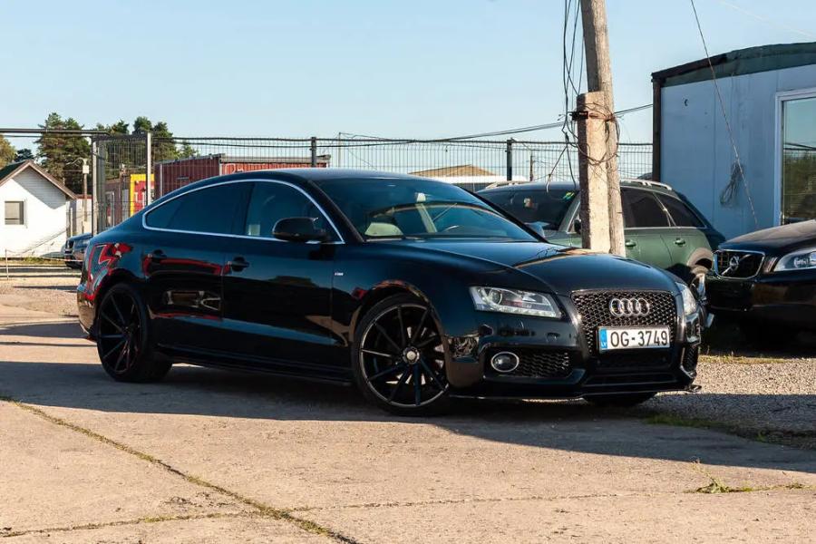 Black Audi A5 2010 in Riga, with an engine capacity of 2.70 L and mileage of 221 thousand km for 10995 €, photo 1 on AUTOMOTO.COM.LV