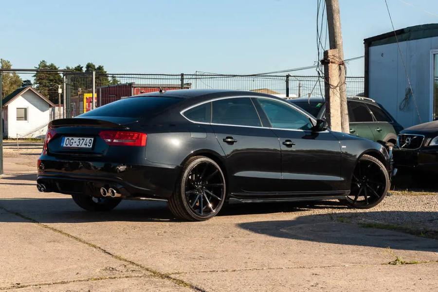 Black Audi A5 2010 in Riga, with an engine capacity of 2.70 L and mileage of 221 thousand km for 10995 €, photo 5 on AUTOMOTO.COM.LV