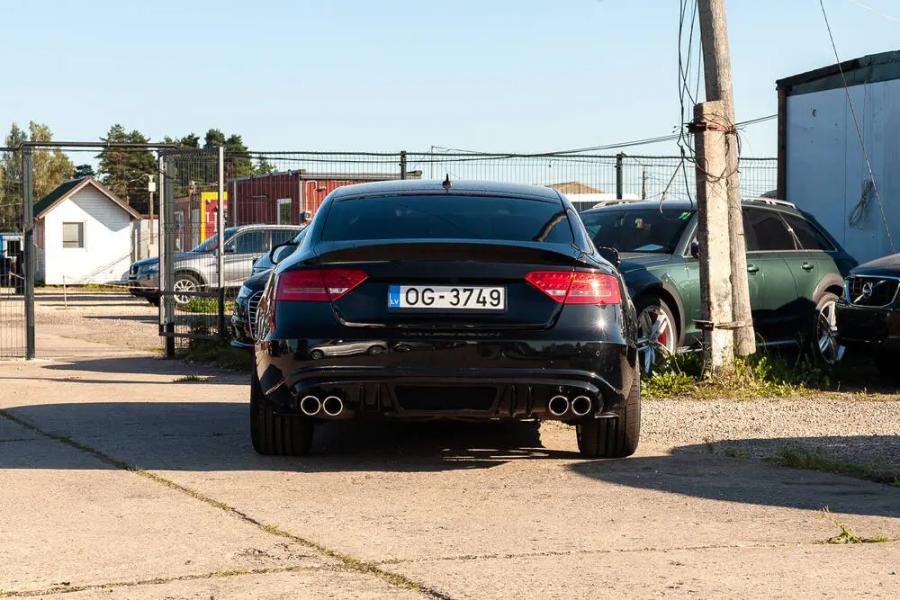 Black Audi A5 2010 in Riga, with an engine capacity of 2.70 L and mileage of 221 thousand km for 10995 €, photo 7 on AUTOMOTO.COM.LV