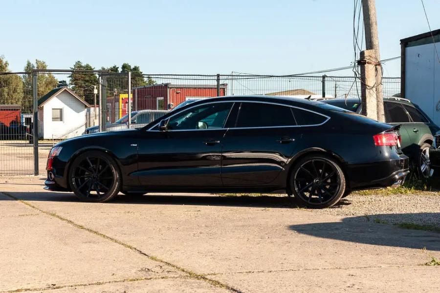 Black Audi A5 2010 in Riga, with an engine capacity of 2.70 L and mileage of 221 thousand km for 10995 €, photo 9 on AUTOMOTO.COM.LV