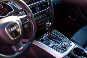 Black Audi A5 2010 in Riga, with an engine capacity of 2.70 L and mileage of 221 thousand km for 10995 €, photo 21 on AUTOMOTO.COM.LV