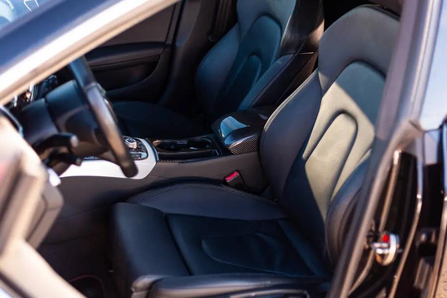 Black Audi A5 2010 in Riga, with an engine capacity of 2.70 L and mileage of 221 thousand km for 10995 €, photo 22 on AUTOMOTO.COM.LV
