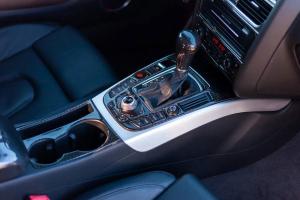 Black Audi A5 2010 in Riga, with an engine capacity of 2.70 L and mileage of 221 thousand km for 10995 €, photo 26 on AUTOMOTO.COM.LV