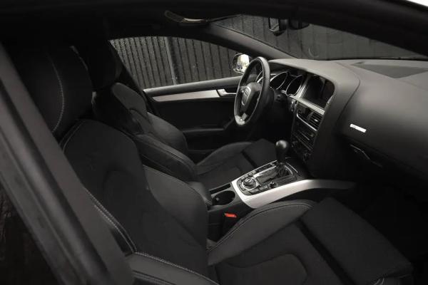 Black Audi A5 2011 in Jelgava, with an engine capacity of 2.00 L and mileage of 256 thousand km for 8900 €, photo 8 on AUTOMOTO.COM.LV