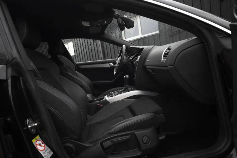 Melns Audi A5 2011 Jelgava, ar dzinēja tilpumu 2.00 L un nobraukumu 256 tūkst. km par 8900 €, foto 8 vietnē AUTOMOTO.COM.LV