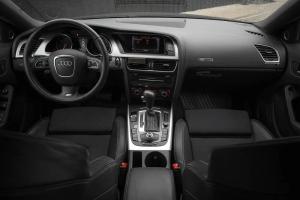 Melns Audi A5 2011 Jelgava, ar dzinēja tilpumu 2.00 L un nobraukumu 256 tūkst. km par 8900 €, foto 12 vietnē AUTOMOTO.COM.LV