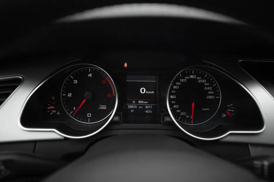Melns Audi A5 2011 Jelgava, ar dzinēja tilpumu 2.00 L un nobraukumu 256 tūkst. km par 8900 €, foto 15 vietnē AUTOMOTO.COM.LV