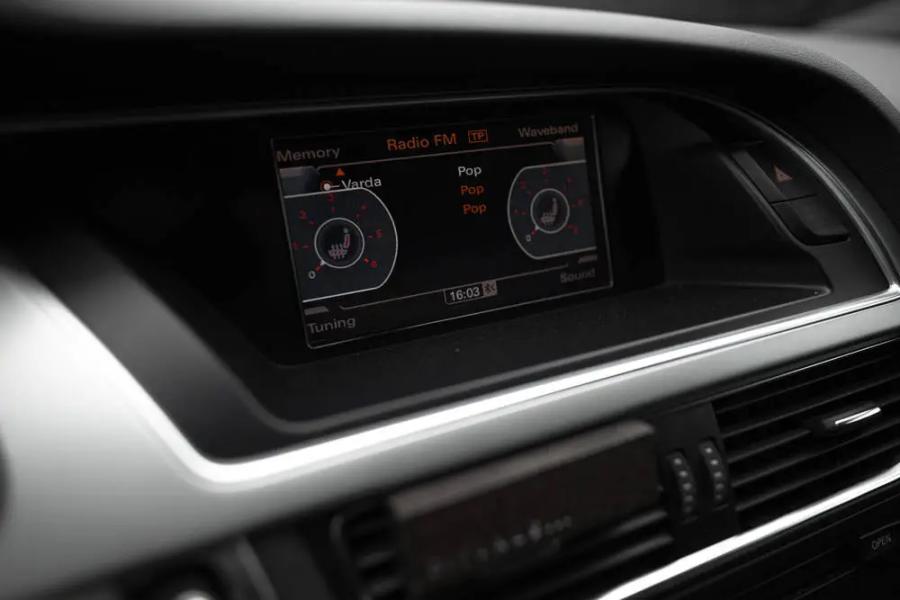Melns Audi A5 2011 Jelgava, ar dzinēja tilpumu 2.00 L un nobraukumu 256 tūkst. km par 8900 €, foto 17 vietnē AUTOMOTO.COM.LV