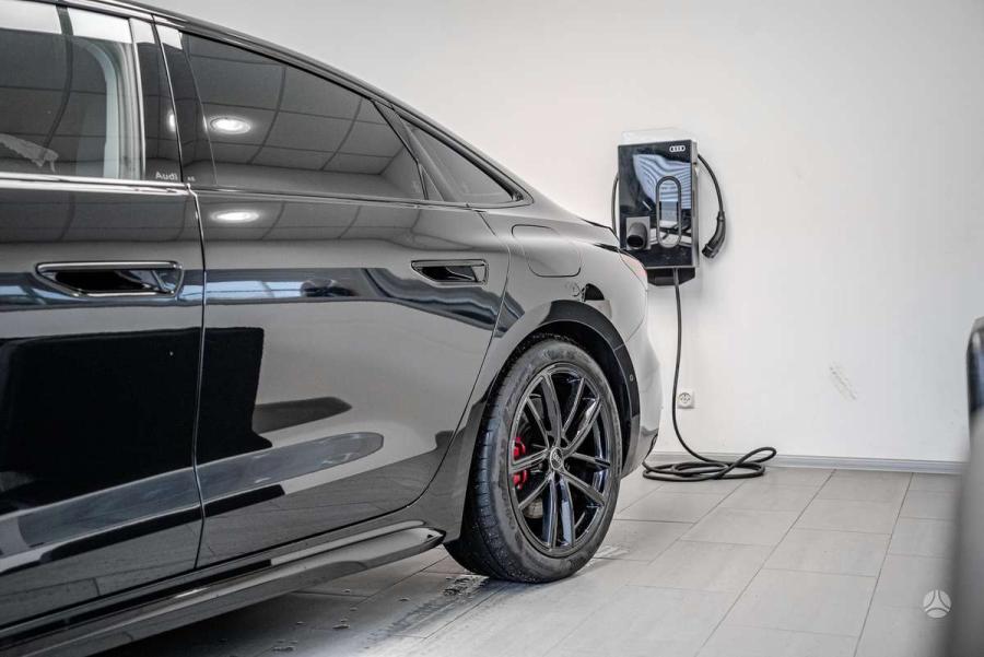 Black Audi A5 2025 in Klaipeda, with an engine capacity of 1.98 L and mileage of 22 thousand km for 59000 €, photo 22 on AUTOMOTO.COM.LV