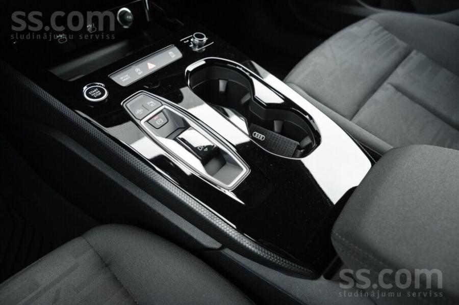 Melns Audi A5 2025 Rīga, ar dzinēja tilpumu 2.00 L un nobraukumu 23 tūkst. km par 34900 €, foto 28 vietnē AUTOMOTO.COM.LV