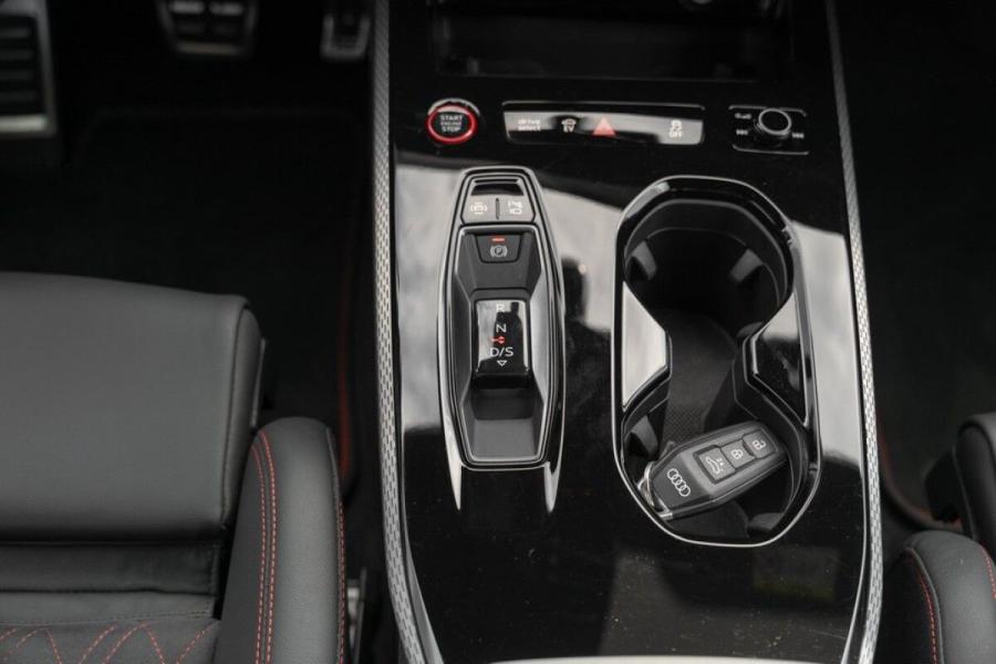 Black Audi A5 2025 in Vilnius, with an engine capacity of 2.00 L and mileage of 24 thousand km for 48700 €, photo 15 on AUTOMOTO.COM.LV