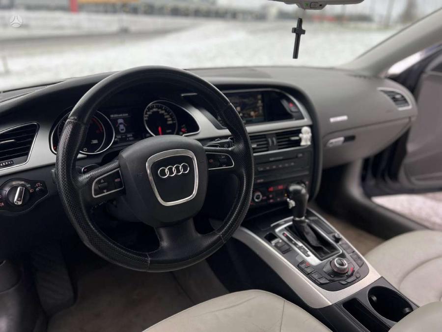 Blue Audi A5 2009 in Vilnius, with an engine capacity of 2.70 L and mileage of 200 thousand km for 4250 €, photo 12 on AUTOMOTO.COM.LV