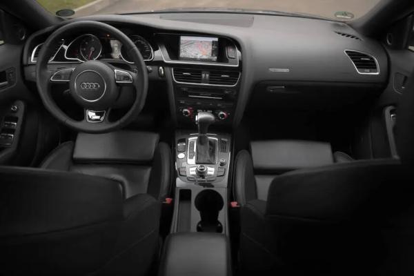 Zils Audi A5 2013 Jelgava, ar dzinēja tilpumu 3.00 L un nobraukumu 240 tūkst. km par 15350 €, foto 8 vietnē AUTOMOTO.COM.LV