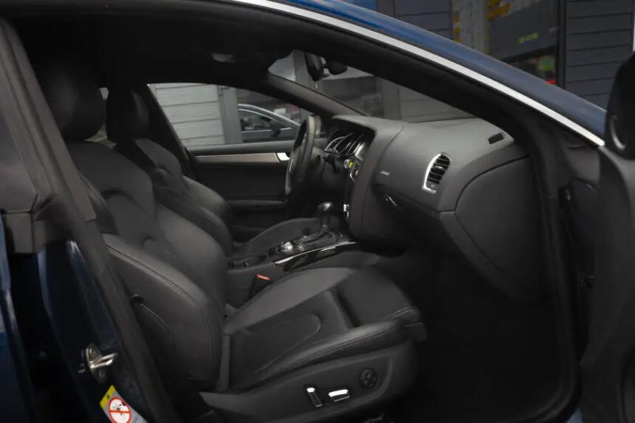 Blue Audi A5 2013 in Jelgava, with an engine capacity of 3.00 L and mileage of 240 thousand km for 15350 €, photo 10 on AUTOMOTO.COM.LV