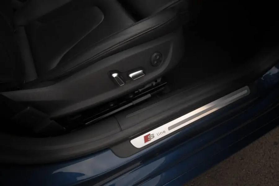 Blue Audi A5 2013 in Jelgava, with an engine capacity of 3.00 L and mileage of 240 thousand km for 15350 €, photo 11 on AUTOMOTO.COM.LV