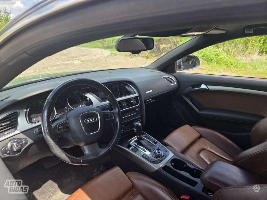 Audi A5 2009 in Vilnius, with an engine capacity of 2.00 L and mileage of 240 thousand km for 4800 €, photo 6 on AUTOMOTO.COM.LV