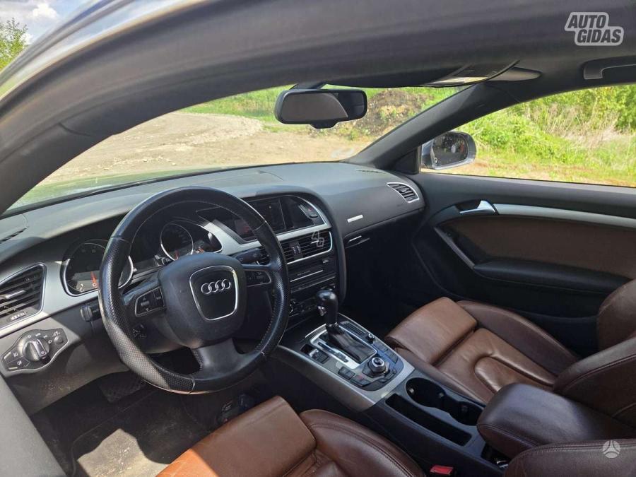 Audi A5 2009 in Vilnius, with an engine capacity of 2.00 L and mileage of 240 thousand km for 4800 €, photo 12 on AUTOMOTO.COM.LV