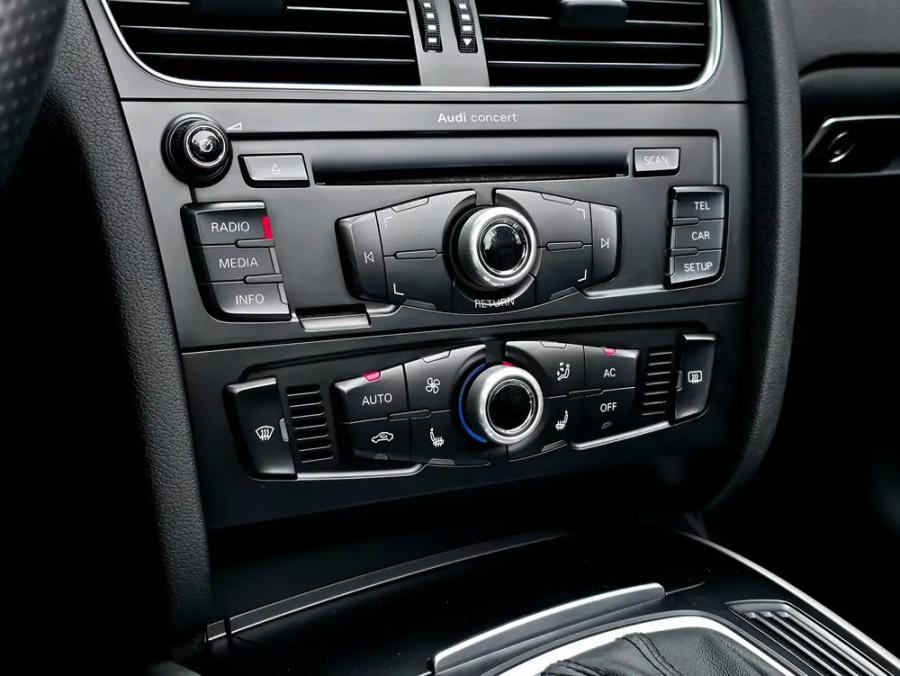 Grey Audi A5 2009 in Riga, with an engine capacity of 2.00 L and mileage of 112 thousand km for 8500 €, photo 15 on AUTOMOTO.COM.LV