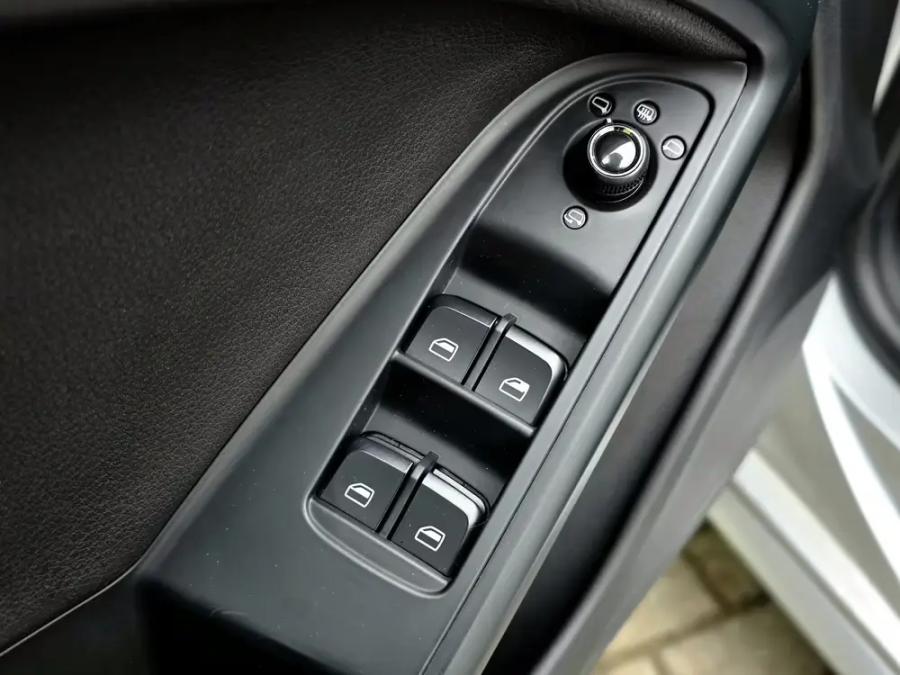 Grey Audi A5 2009 in Riga, with an engine capacity of 2.00 L and mileage of 112 thousand km for 8500 €, photo 19 on AUTOMOTO.COM.LV