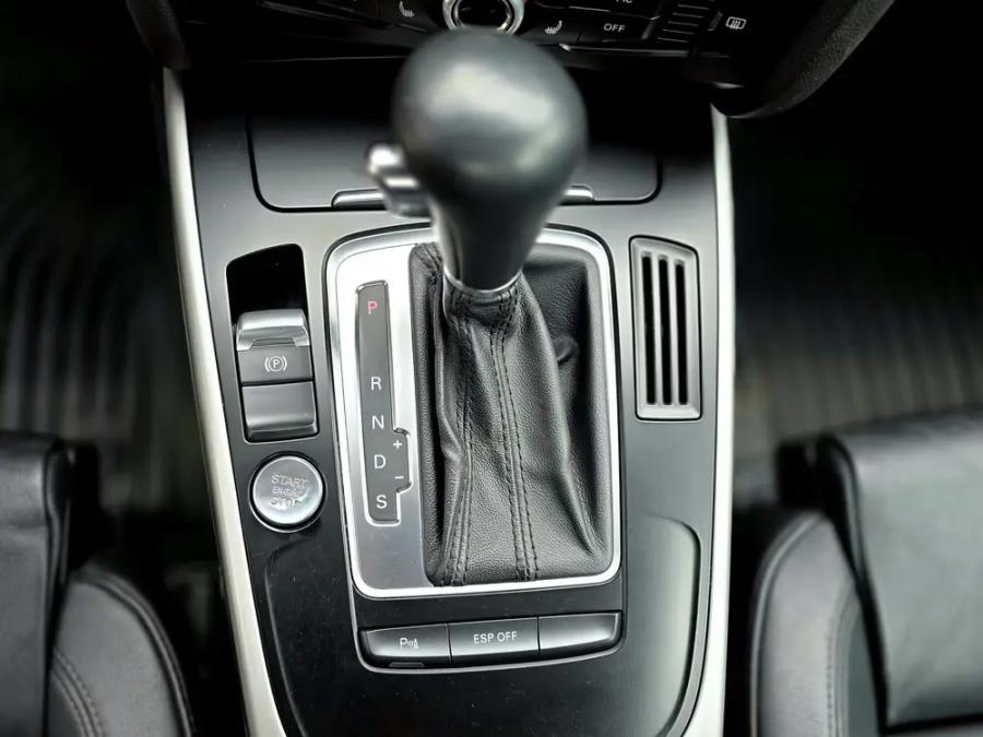 Grey Audi A5 2009 in Riga, with an engine capacity of 2.00 L and mileage of 112 thousand km for 8500 €, photo 28 on AUTOMOTO.COM.LV
