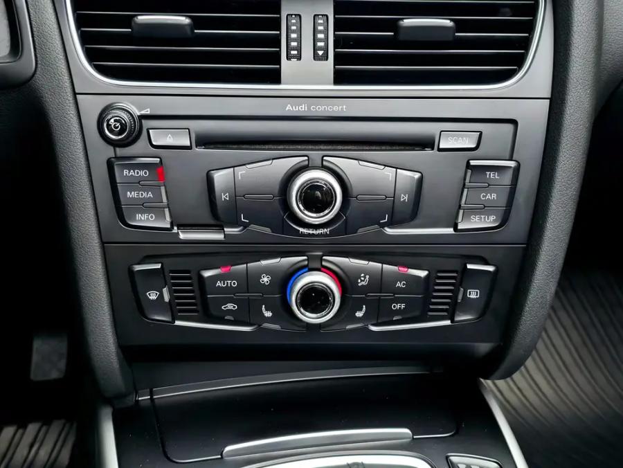 Grey Audi A5 2009 in Riga, with an engine capacity of 2.00 L and mileage of 112 thousand km for 8500 €, photo 48 on AUTOMOTO.COM.LV
