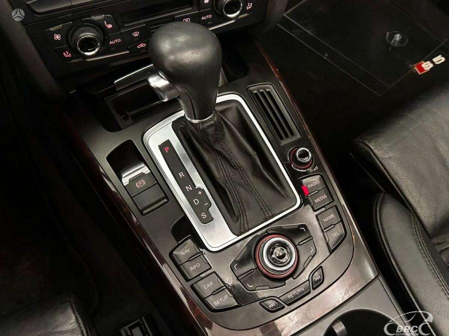 Pelēks Audi A5 2009 Viļņa, ar dzinēja tilpumu 2.97 L un nobraukumu 281 tūkst. km par 6950 €, foto 25 vietnē AUTOMOTO.COM.LV